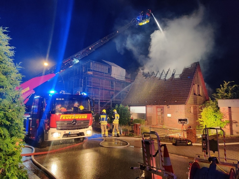 Dachstuhlbrand eines Abbruchhauses [ Einsatzbericht / Henstedt Ulzburg ]