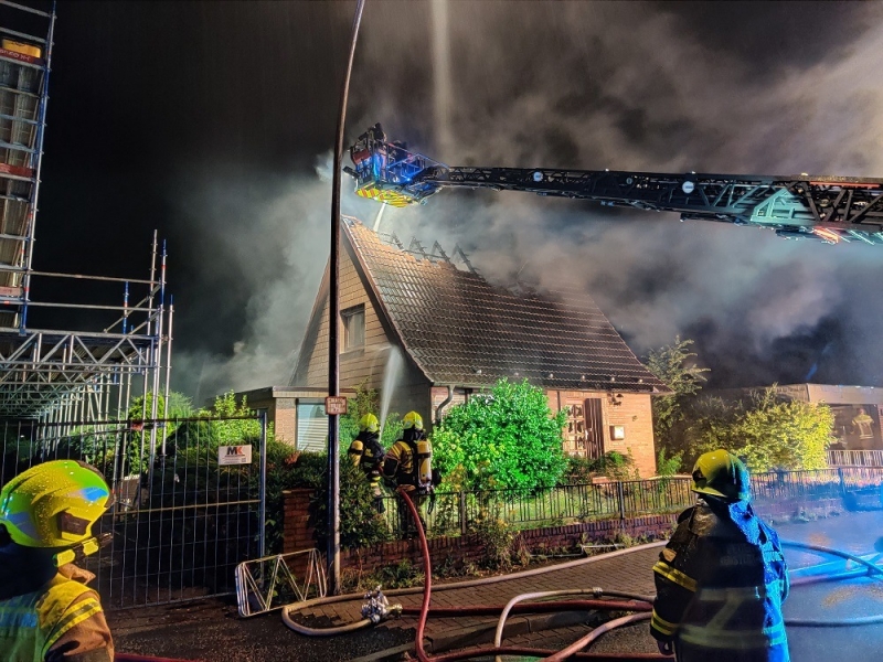 Dachstuhlbrand eines Abbruchhauses [ Einsatzbericht / Henstedt Ulzburg ]