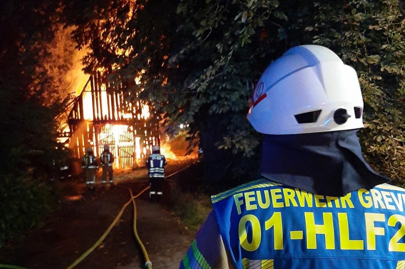 Scheune im Vollbrand, hoher Sachschaden [ Einsatzbericht / Greven ]