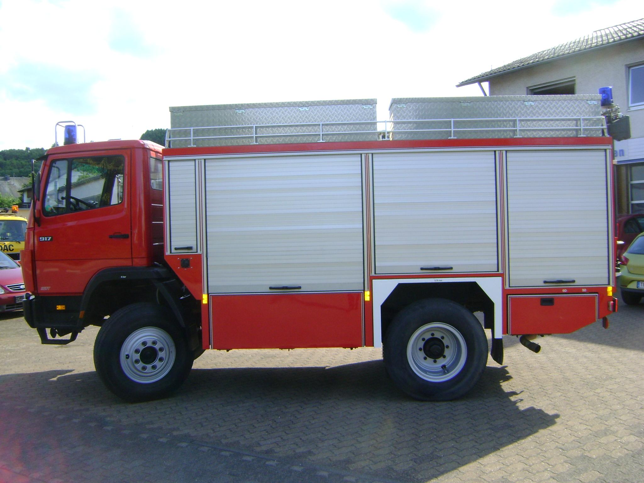 RW 1 Mercedes-Benz 917 AF 4x4, 7,49 t, mit Modernem GFT Aufbau und ...