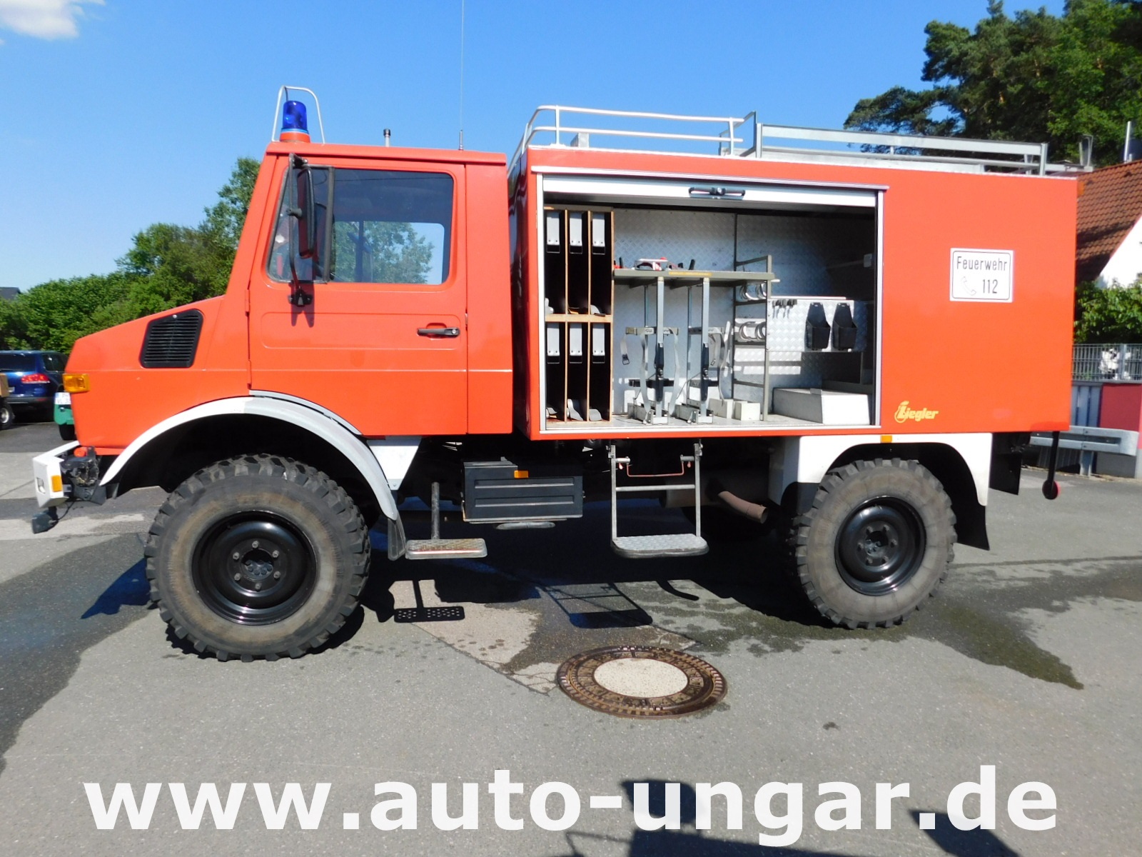 Mercedes Unimog U 1300 L Feuerwehr TLF 8-18 Ziegler -Aufbau