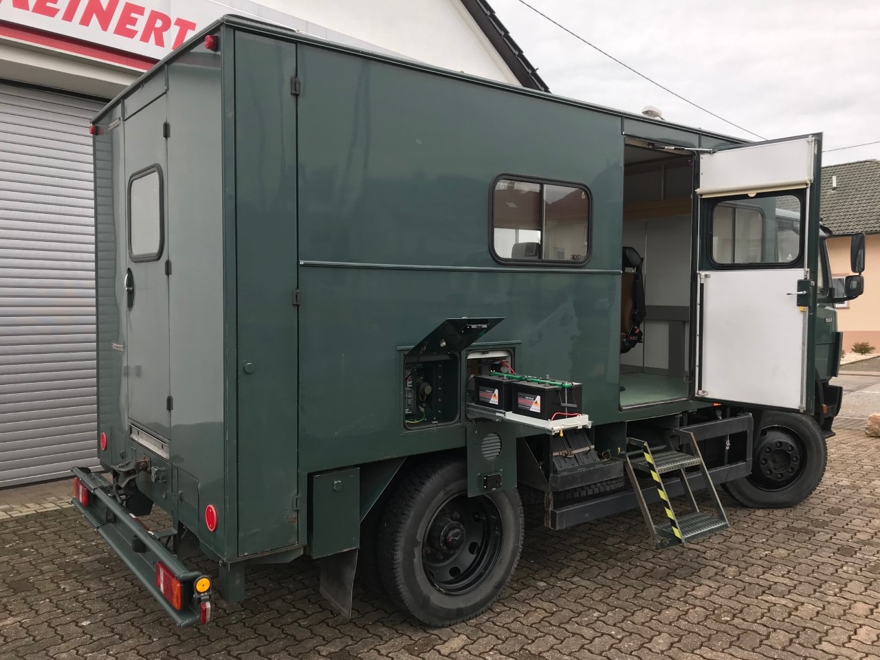 ELW 2 Mercedes-Benz 917 AF 7,49t 4x4 Kofferaufbau, Lage- und Führungsraum