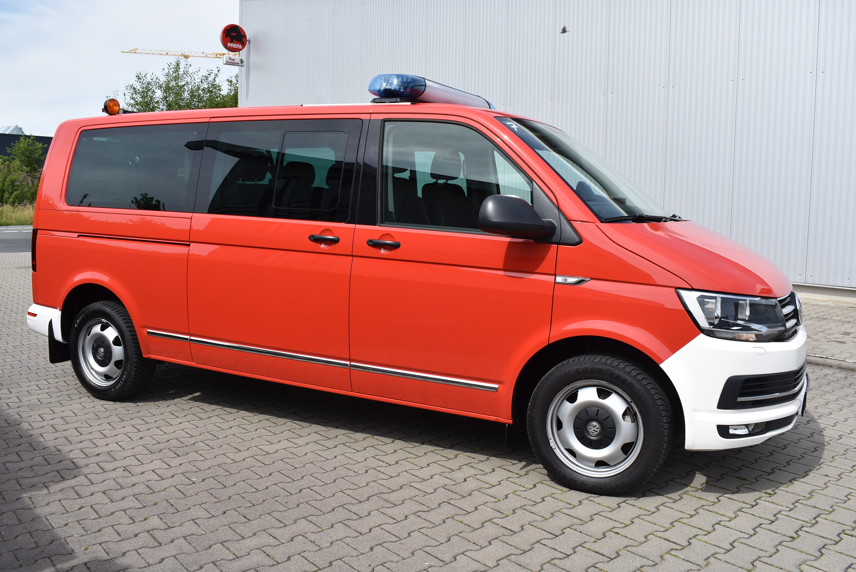 Volkswagen T6 2.0 TDI Transporter Caravelle Lang Automatik Feuerwehr KdoW / MTW 8-Sitzer